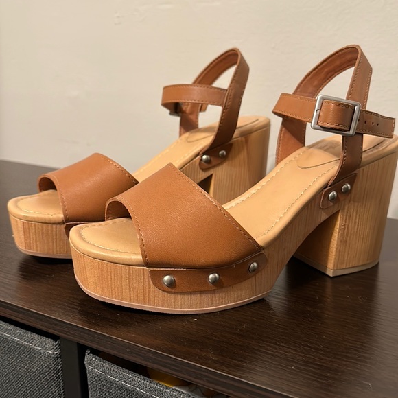 Universal Thread | Shoes | Universal Thread Platform Sandal | Poshmark